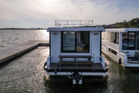New: houseboats, mobile homes and floating houses for sale
