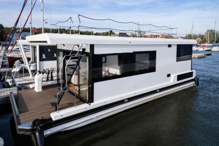 New: houseboats, mobile homes and floating houses for sale