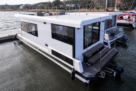 New: houseboats, mobile homes and floating houses for sale
