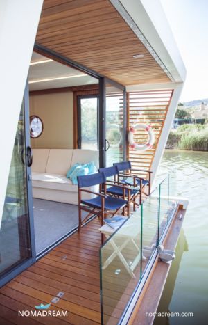 New: houseboats, mobile homes and floating houses for sale